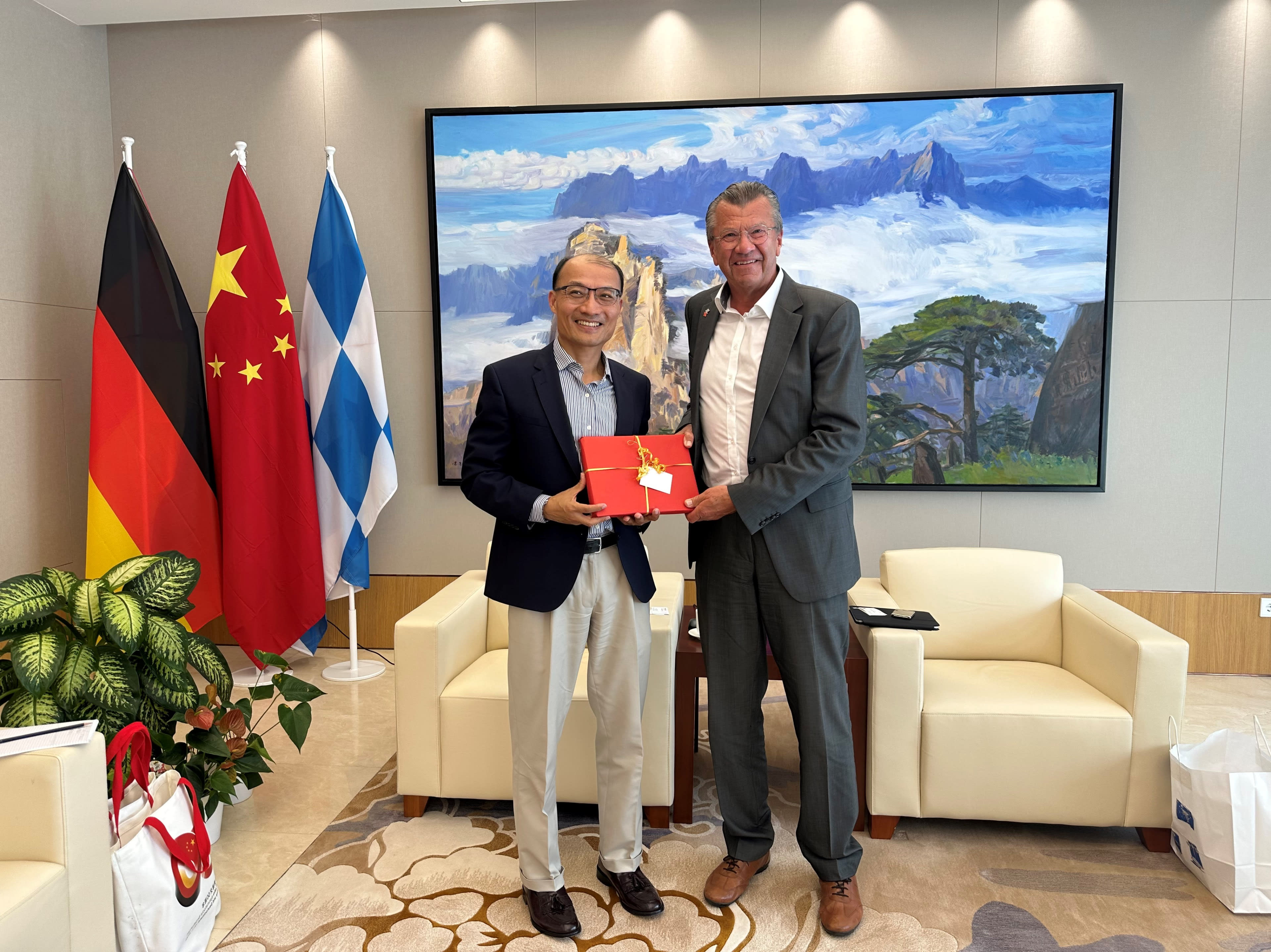 Initiative mit dem Generalkonsul der Volksrepublik China in München | LGAD